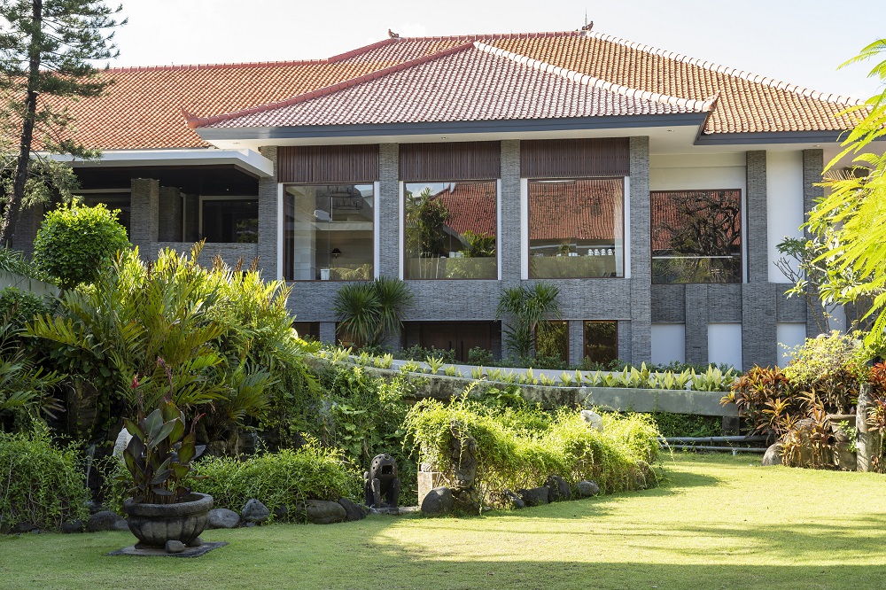 How to play MICE (in paradise)