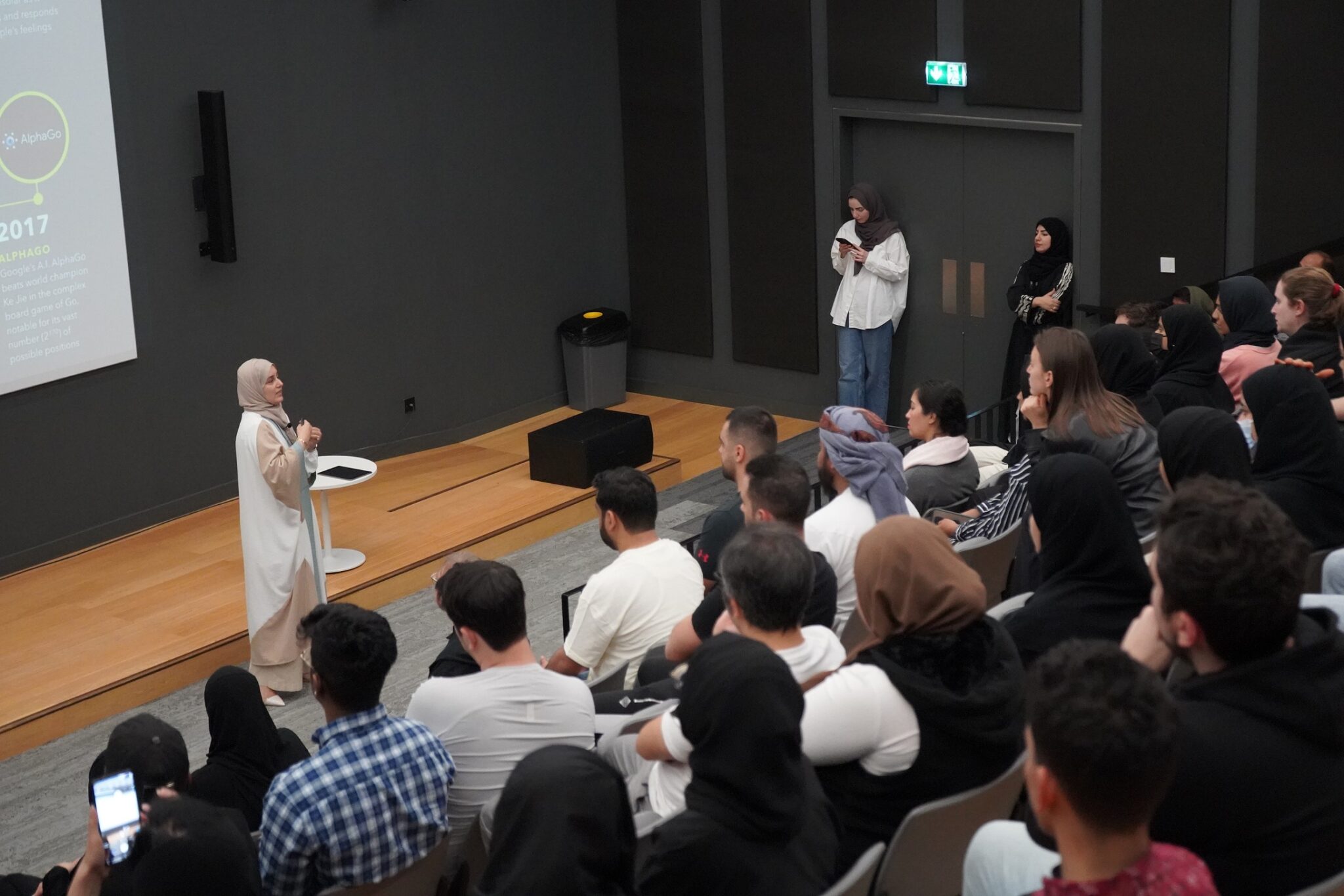 42 Abu Dhabi hosts AI workshop with over 1000 Virtual Attendees