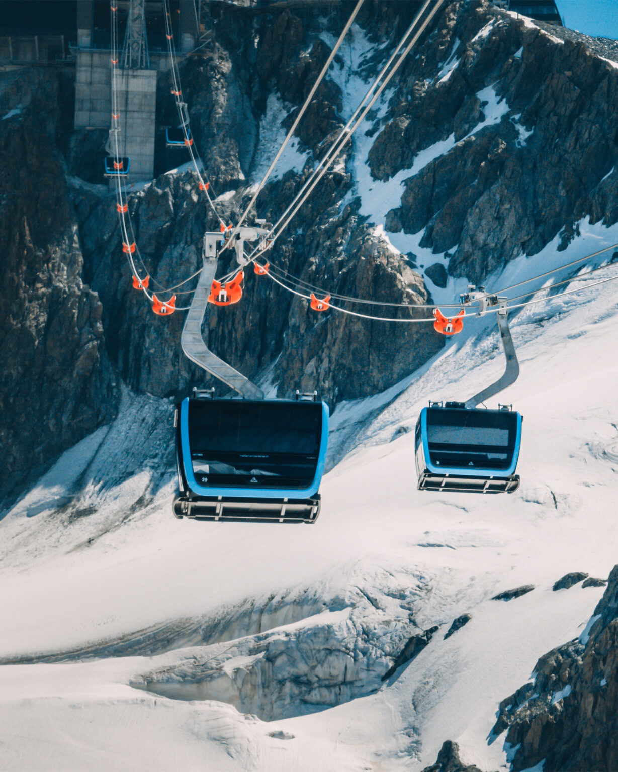 Switzerland unveils Europe’s highest cable car crossing (3480m ...